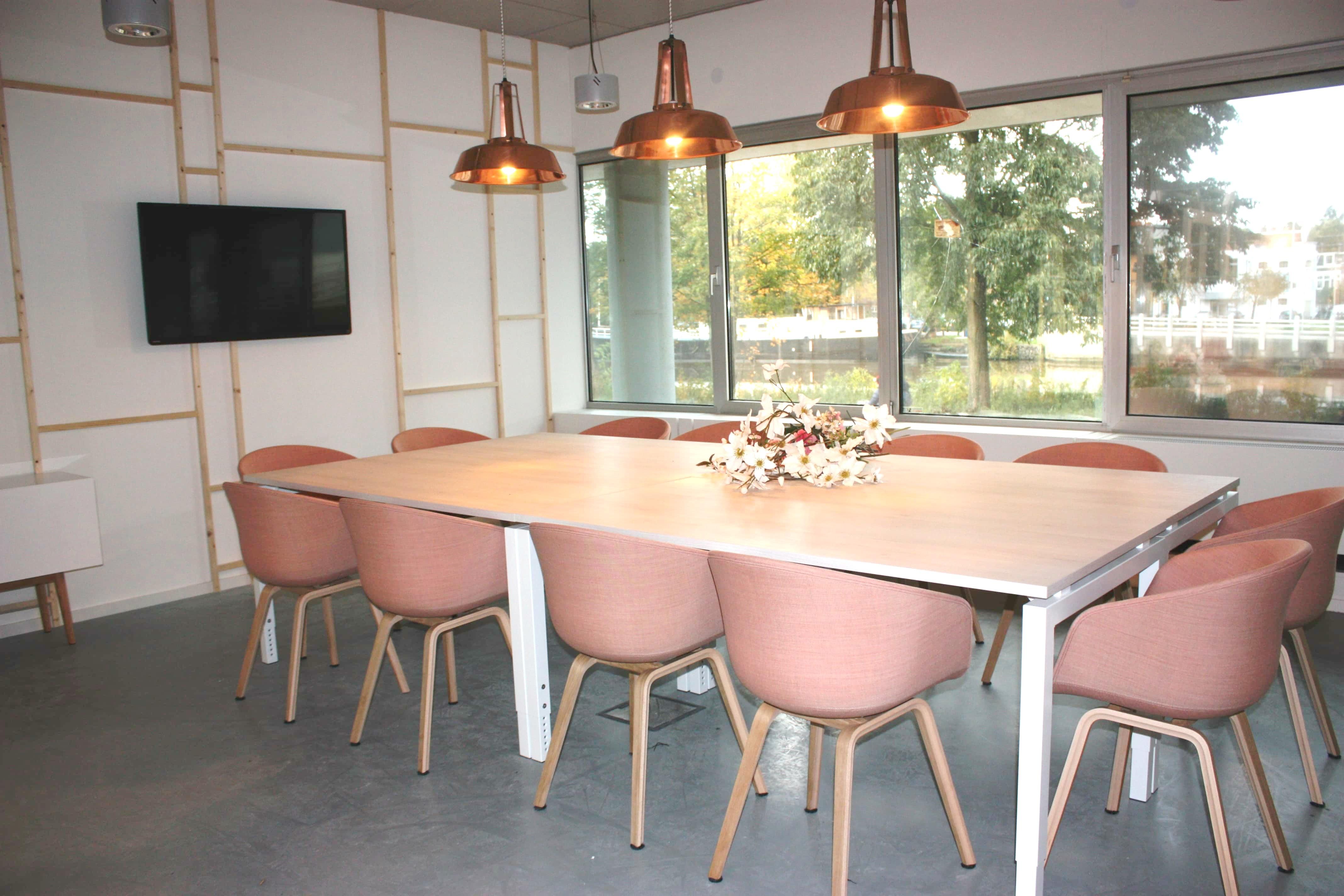 HNK Utrecht West Vergaderruimte V3 HNK Utrecht West mieten in Utrecht