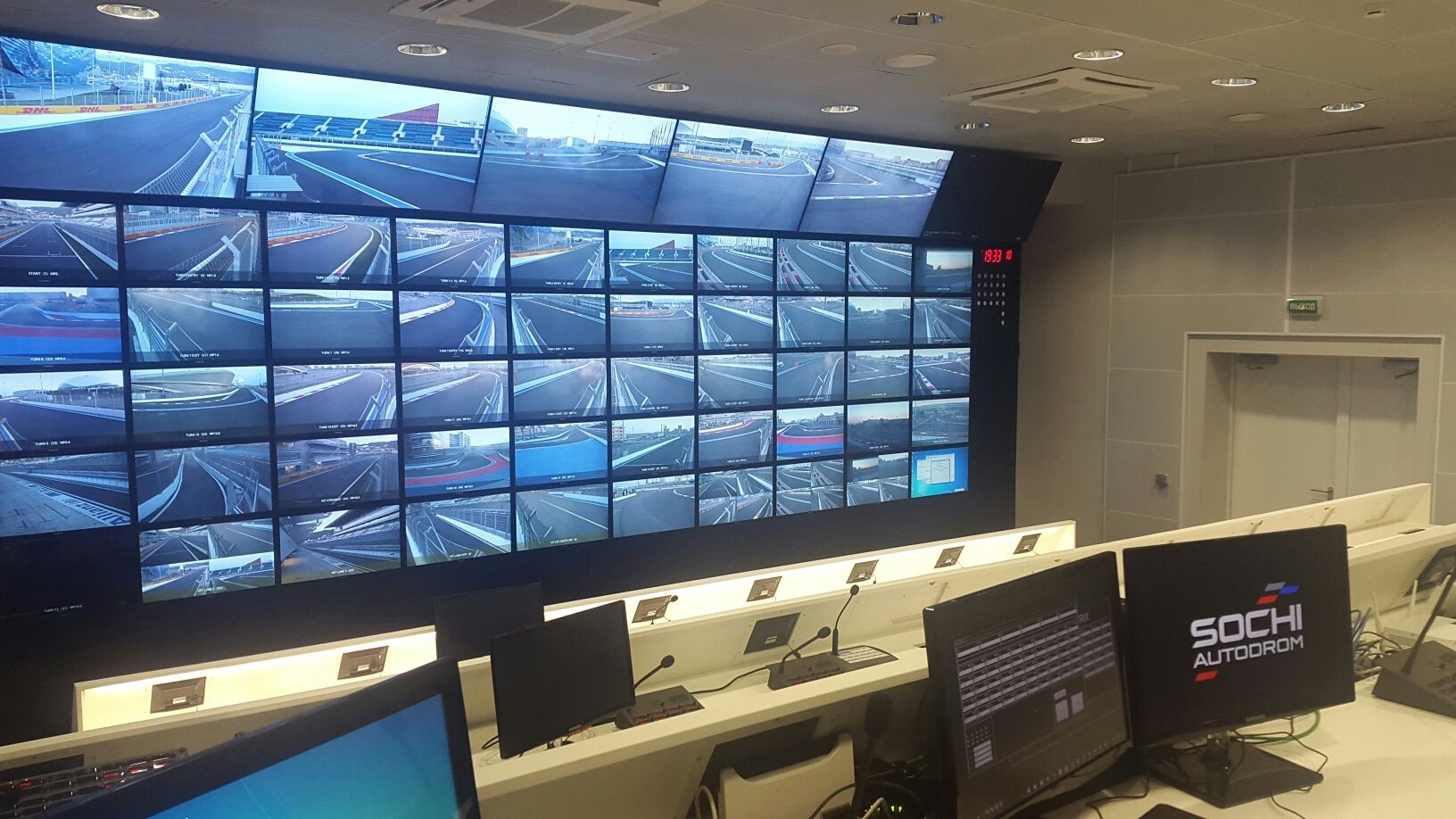 Formula 1 Race Control Room boeken in Adler | Spacebase