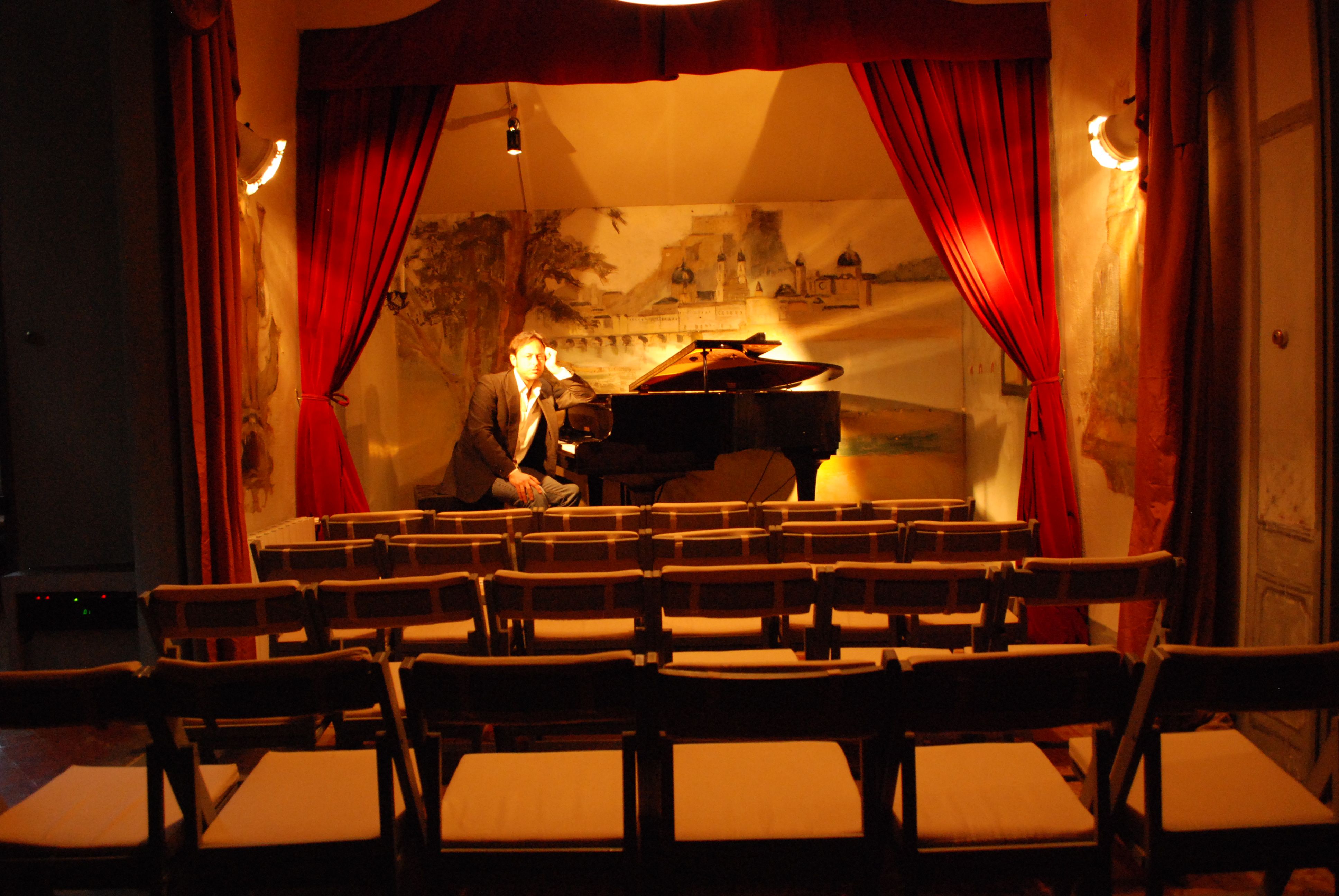El Teatre més Petit del Món Theatre mieten in Barcelona