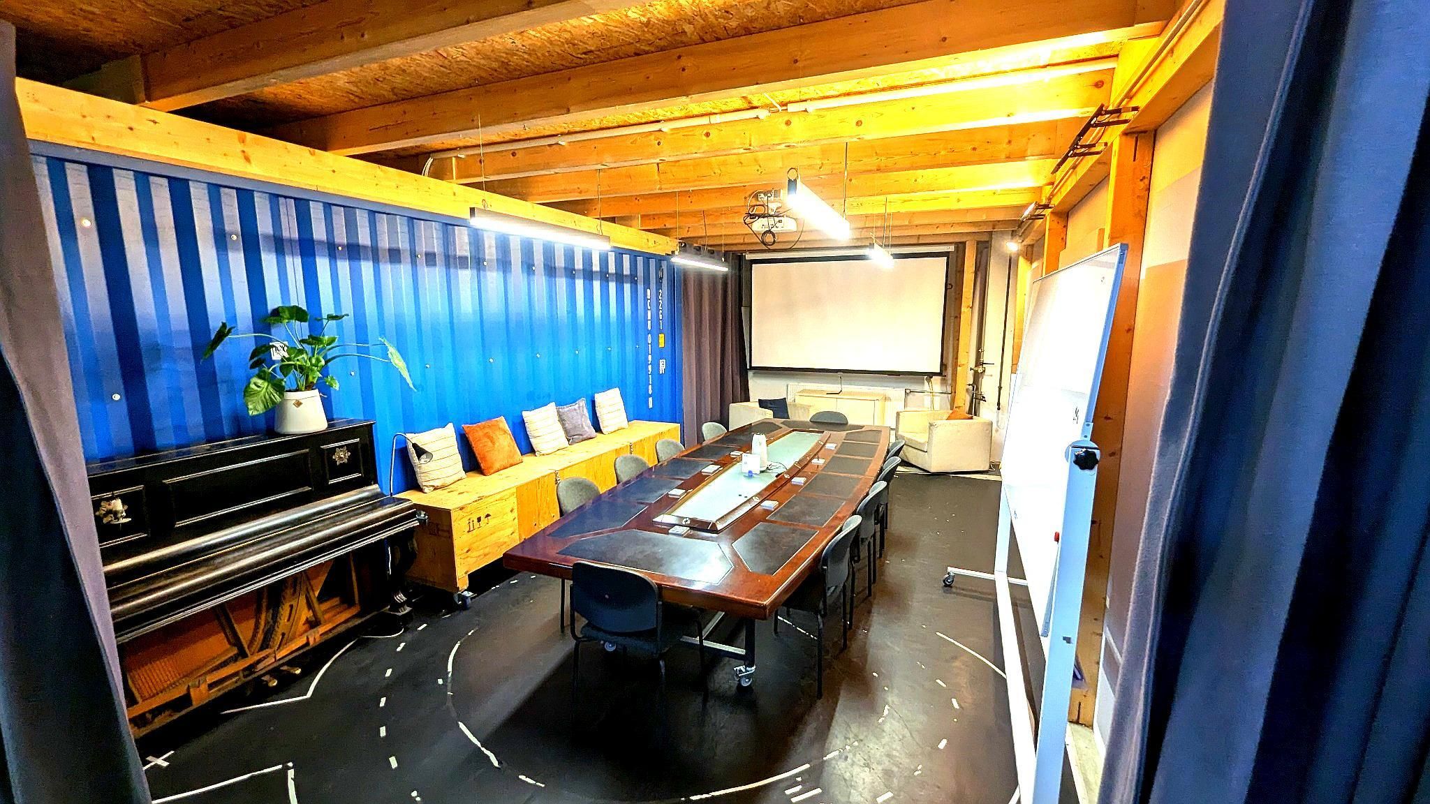 Rent MotionLab.Berlin Hackerspace & Workshop Raum Berlin | Spacebase