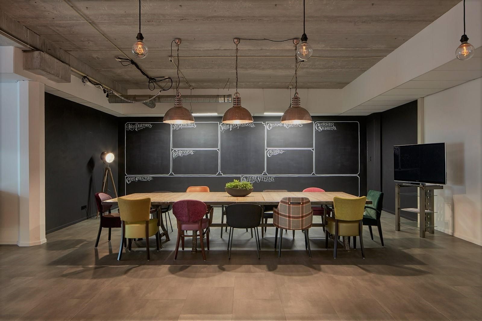 Rent Bond Eindhoven Canvas Room Eindhoven | Spacebase