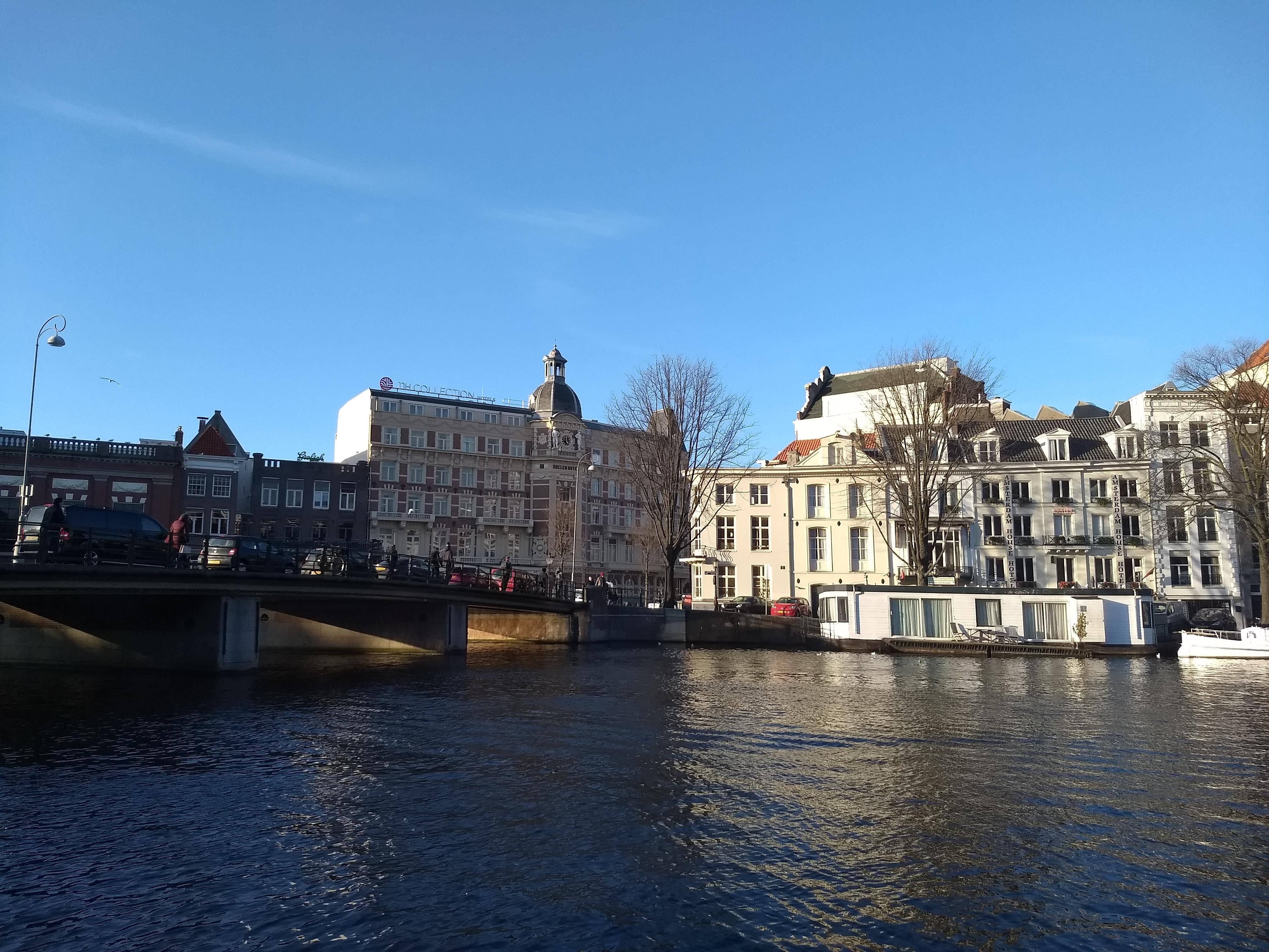 Rent Rembrandt square houseboat Free floating work and meeting-space ...