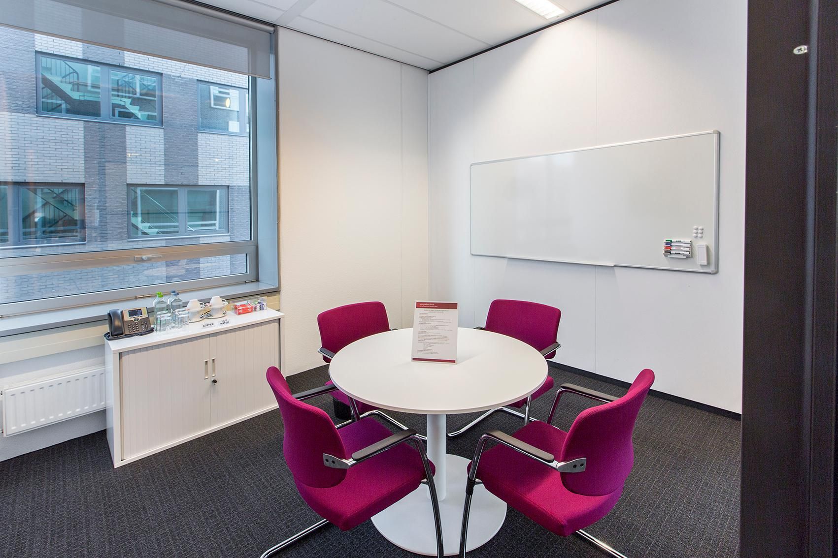 Eindhoven Flight Forum Heathrow mieten in Eindhoven