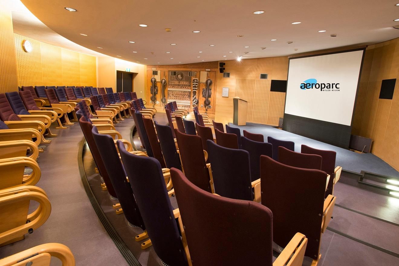 Rent Crown Business Center Gilze-Rijen Lars Magnus Ericsson (Auditorium ...