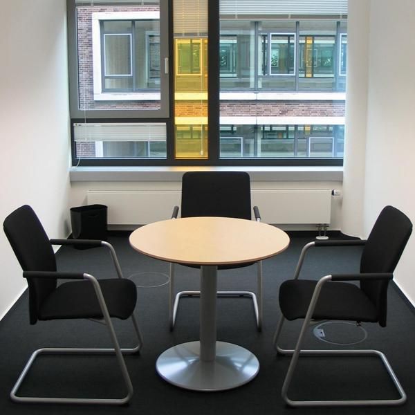 Rent plug and work Frankfurt, AOC Nikkei | Spacebase