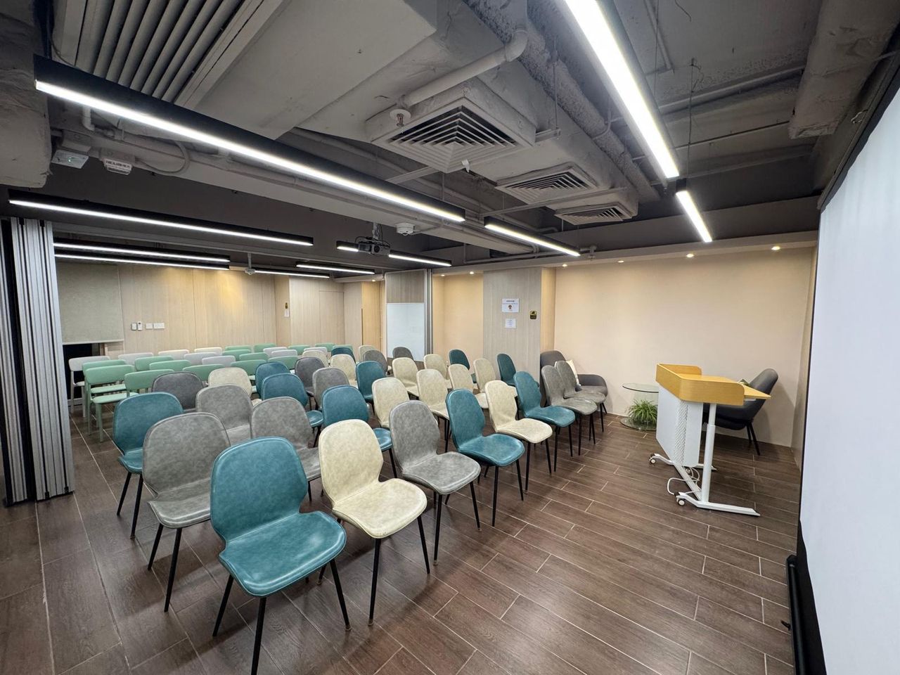 Rent OONIQUE Yau Ma Tei (MTR Station Exit C) OONIQUE (YMT) Lobby With ...