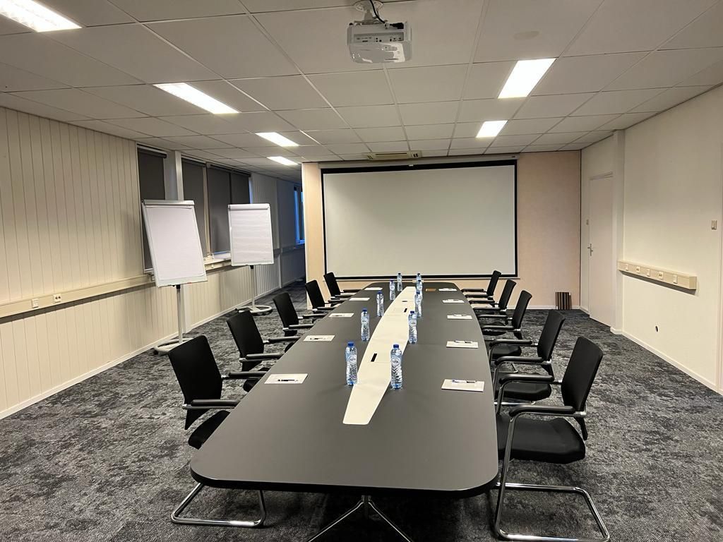 Rent Big Meeting/ Training/Seminar/Conference Room Big Meeting ...