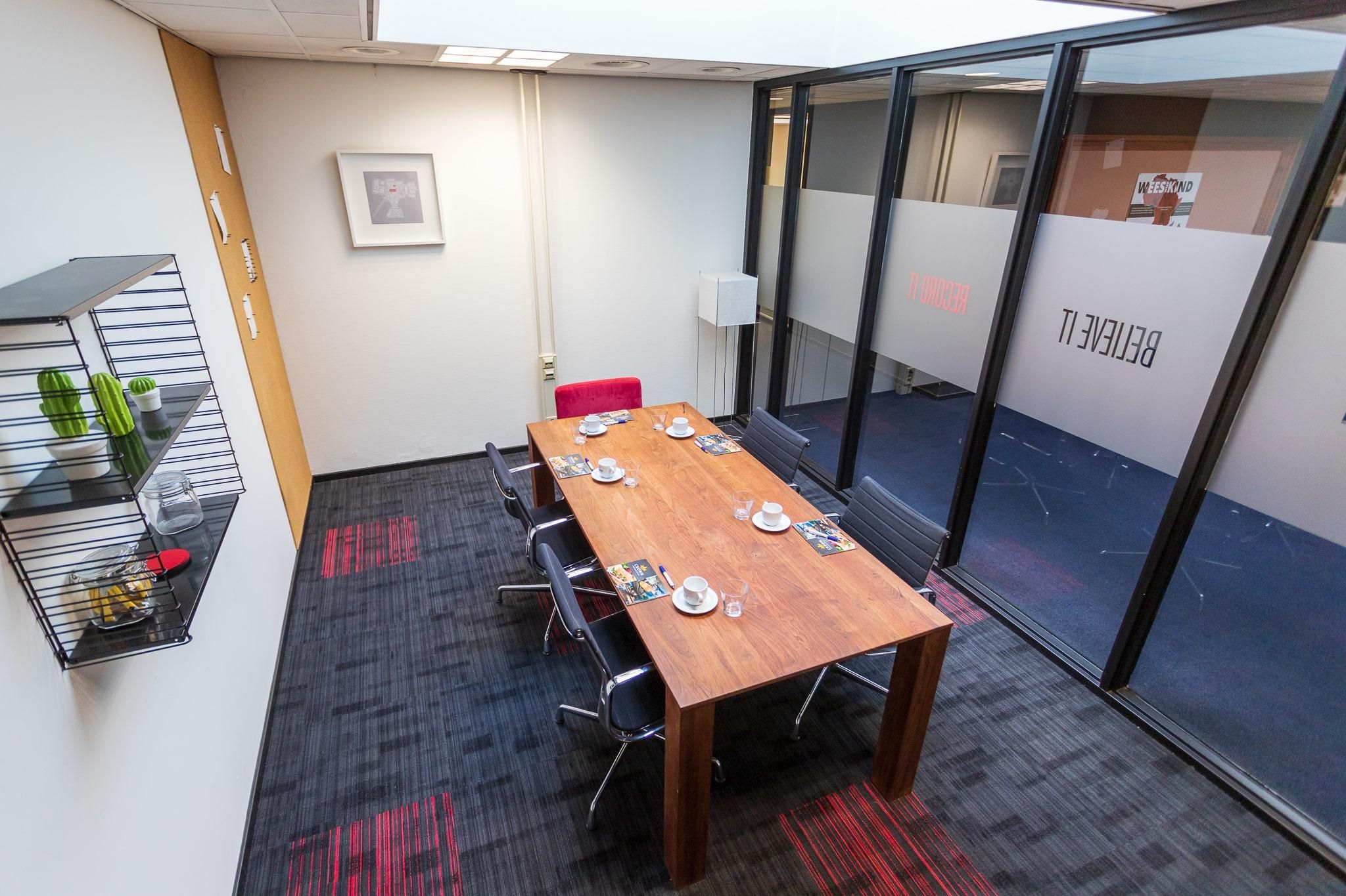 Rent Crown Business Studio's Aalsmeer Red Room Aalsmeer | Spacebase