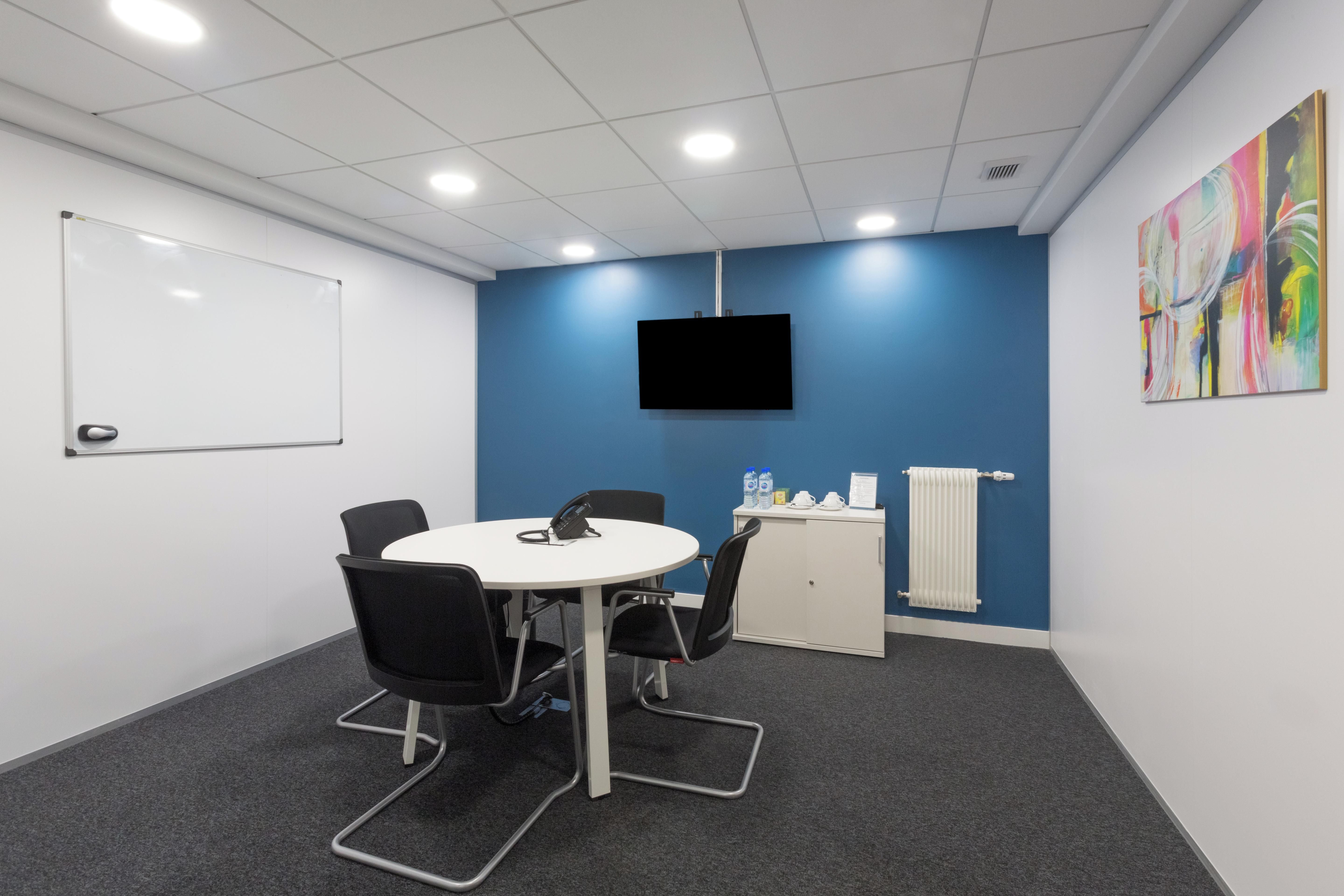 Rent Regus BOURG-LA-REINE Stop and Work, Salle de Meeting #2 (GB) Bourg ...
