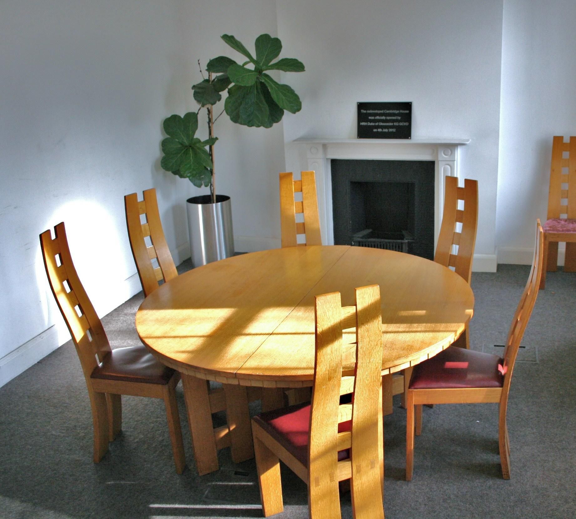 Rent Gilroy Hall Glass room London | Spacebase