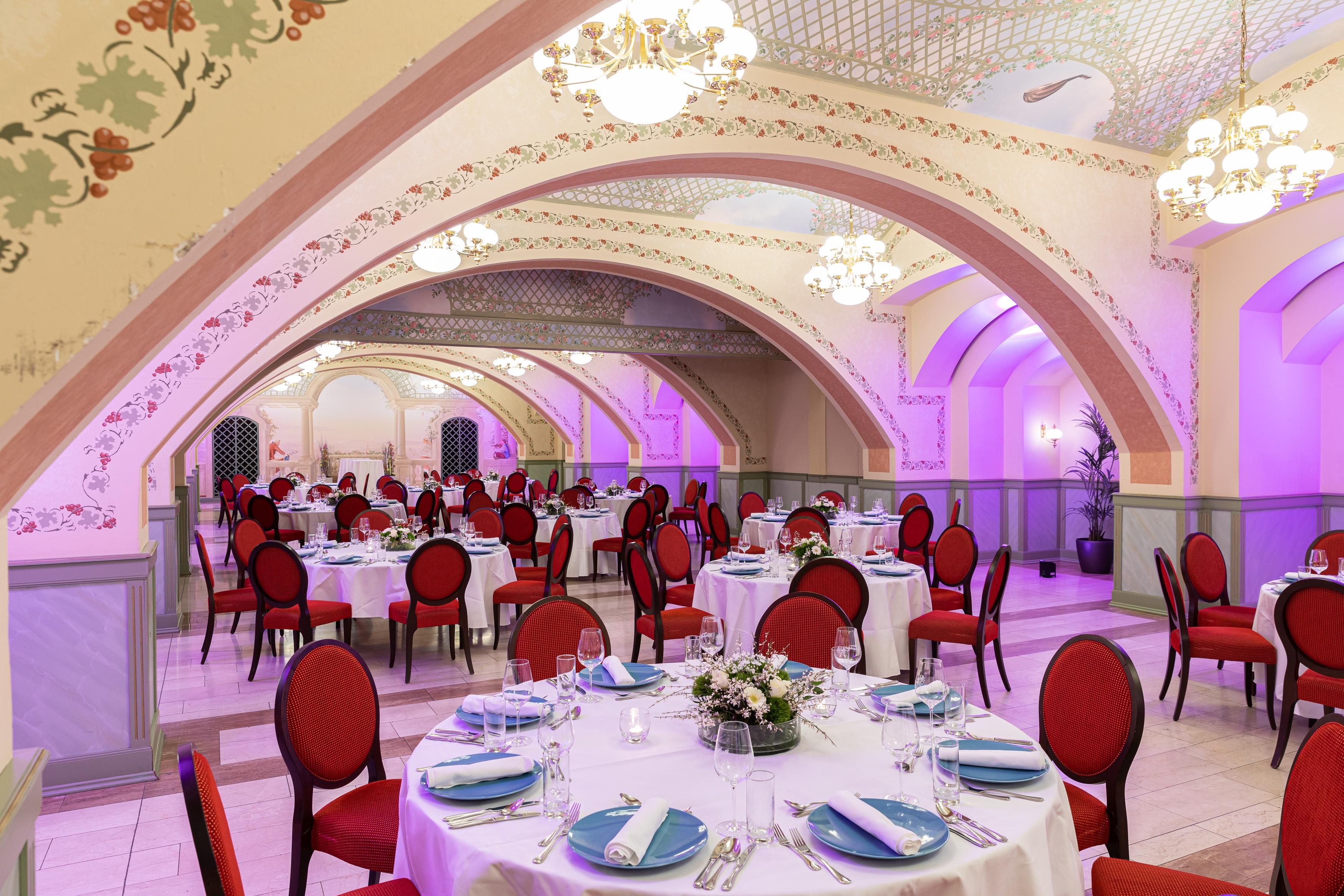 Rent Wiener Rathauskeller Lanner & Lehár (ohne Trennwand) Vienna ...