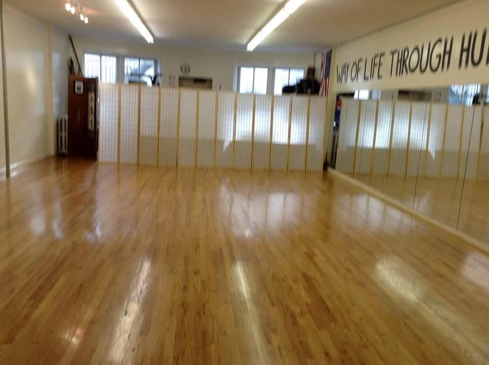 chris sassi New York - Book Venue Online