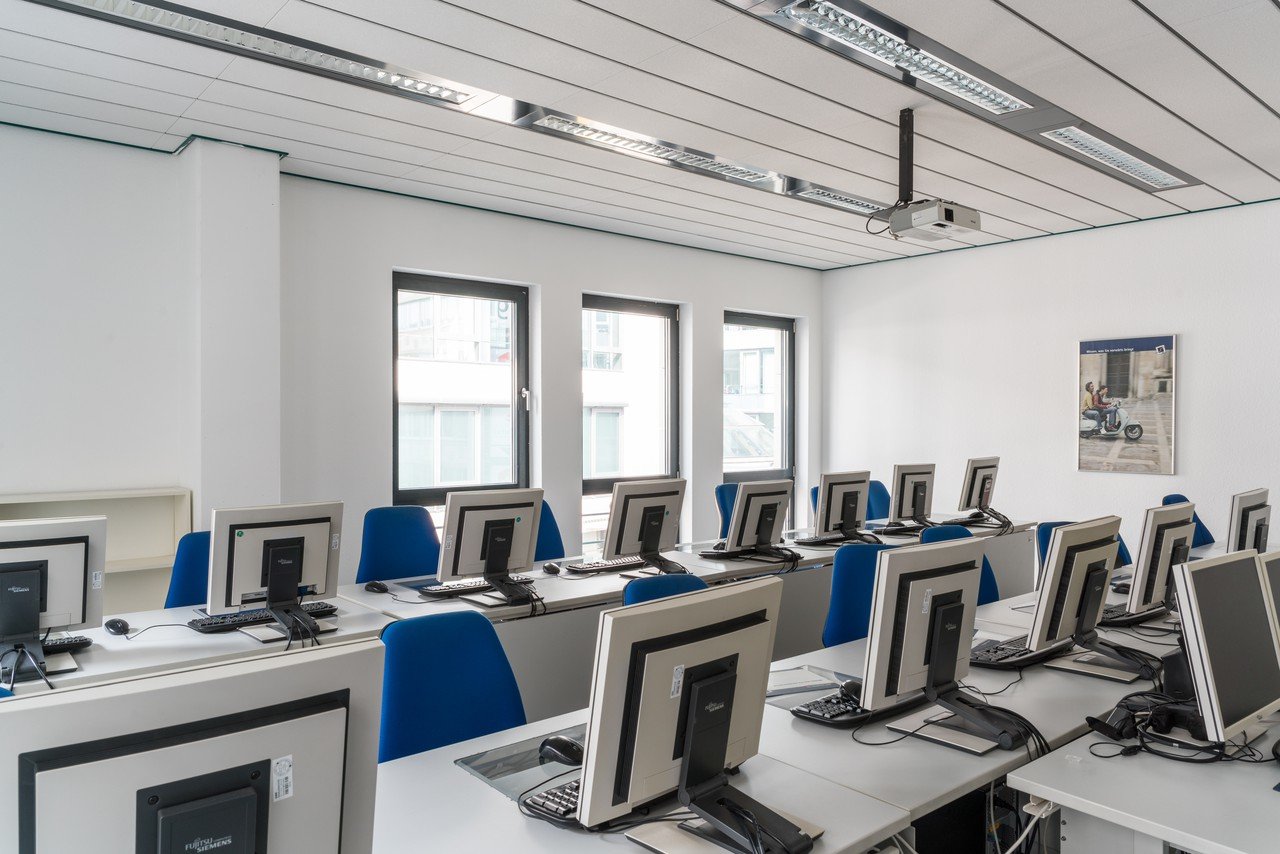 wbs Computerraum mieten in Stuttgart