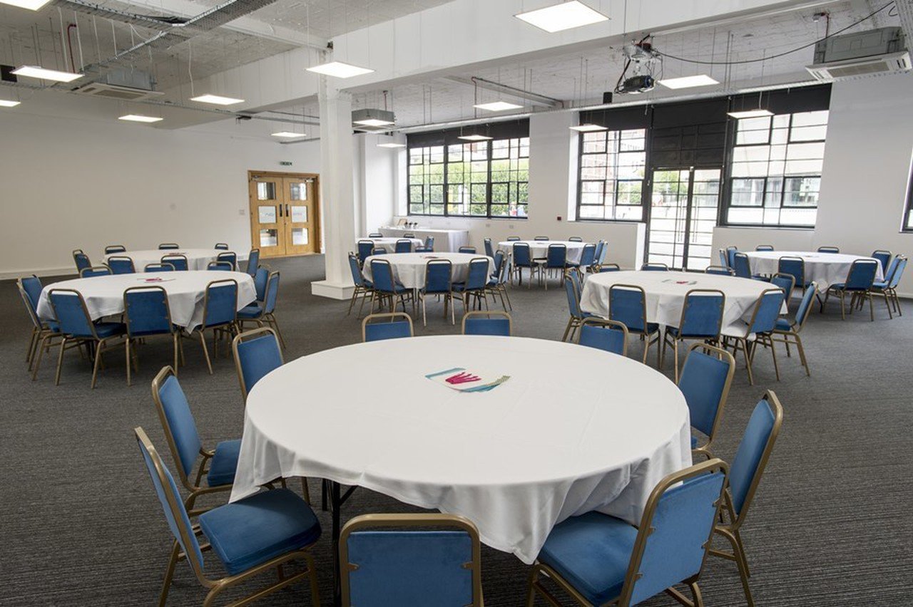 Rent Showroom Workstation The Creative Lounge Sheffield | Spacebase