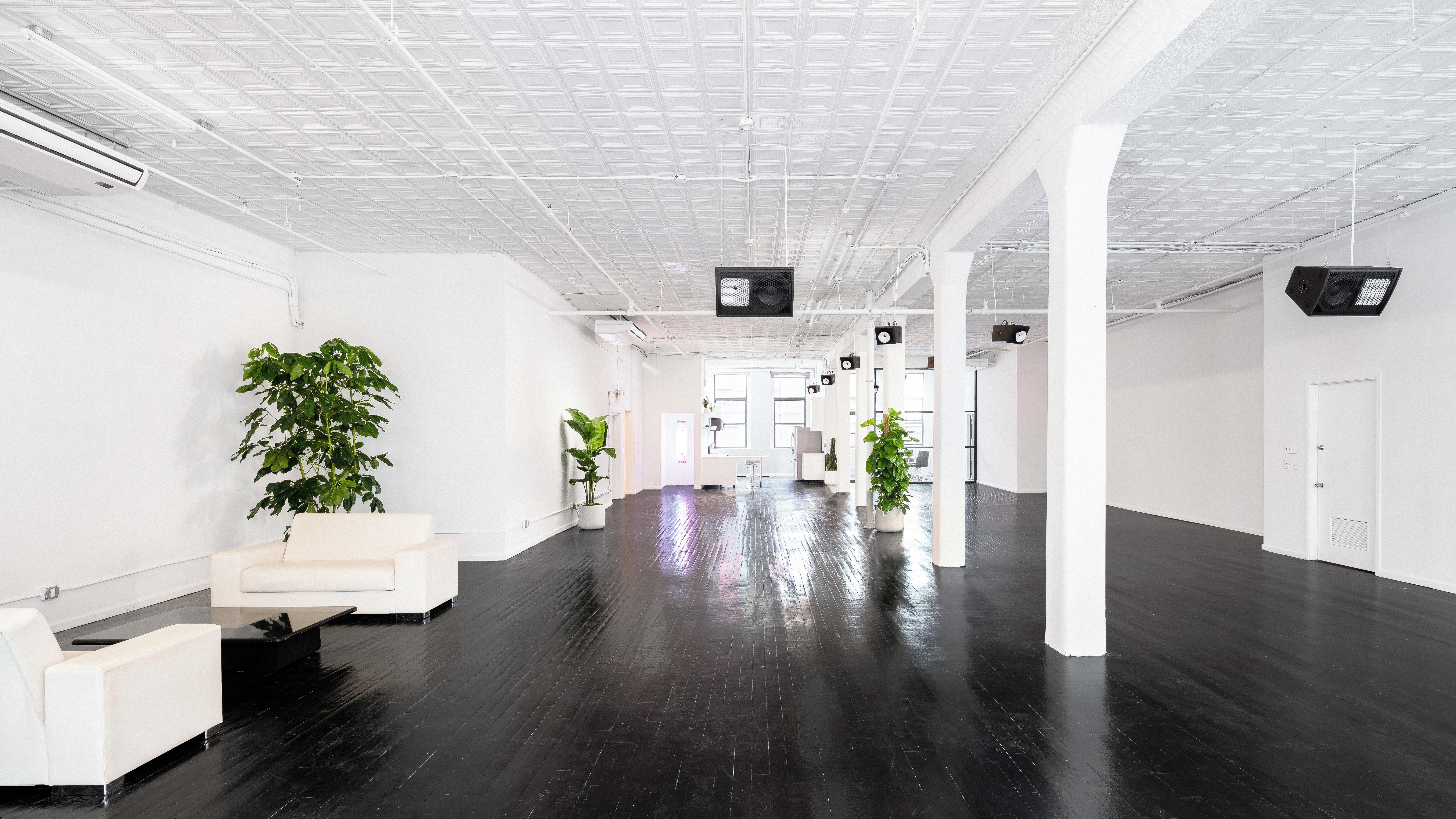 Rent AG STUDIOS Double exposure 5,500 sq. ft. loft New York | Spacebase
